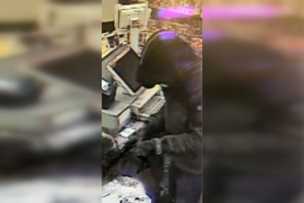 Tankstellen-Shop mit Pistole überfallen