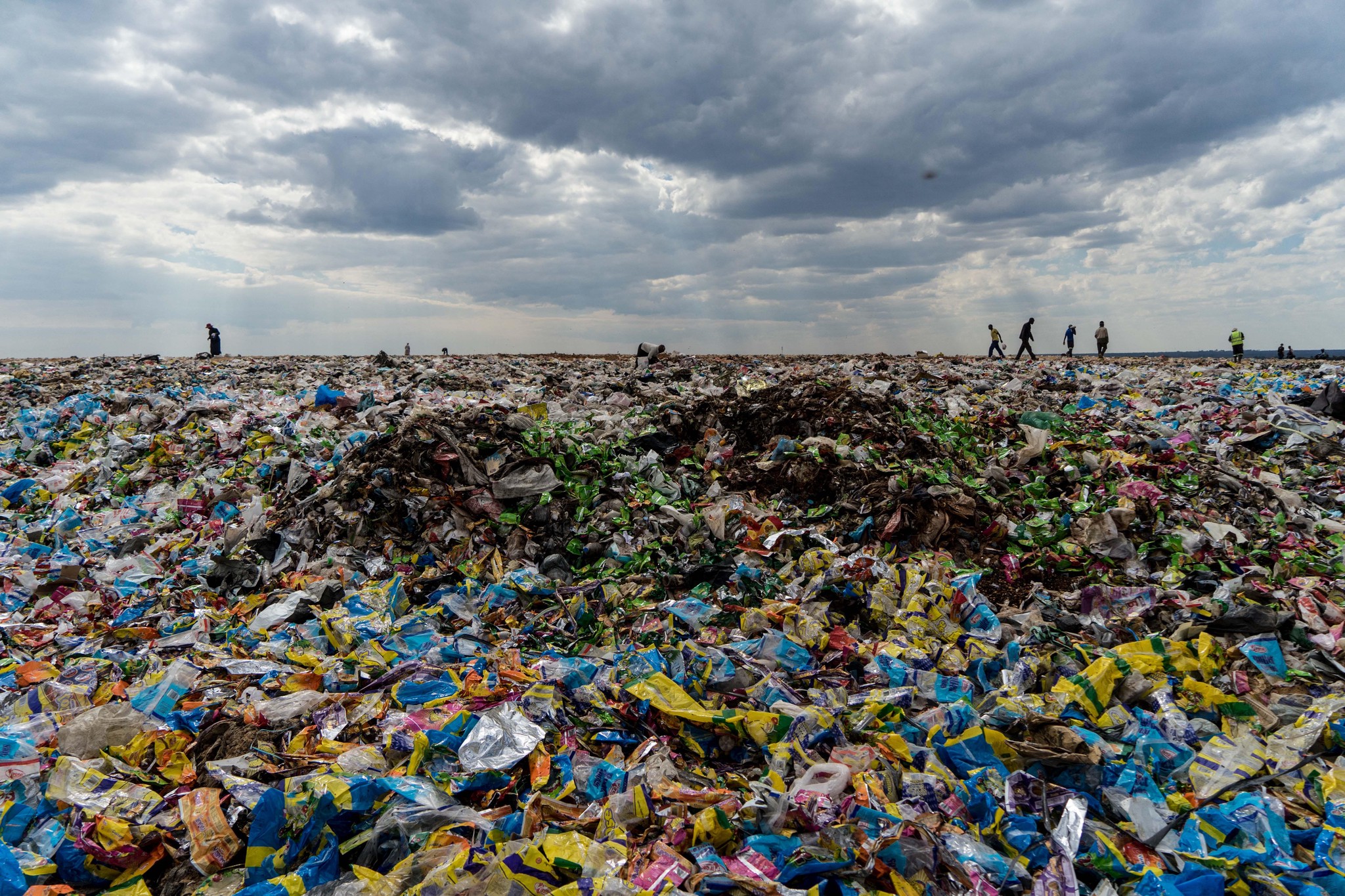 Déchets plastiques - L’Afrique va-t-elle devenir «la poubelle du monde ...