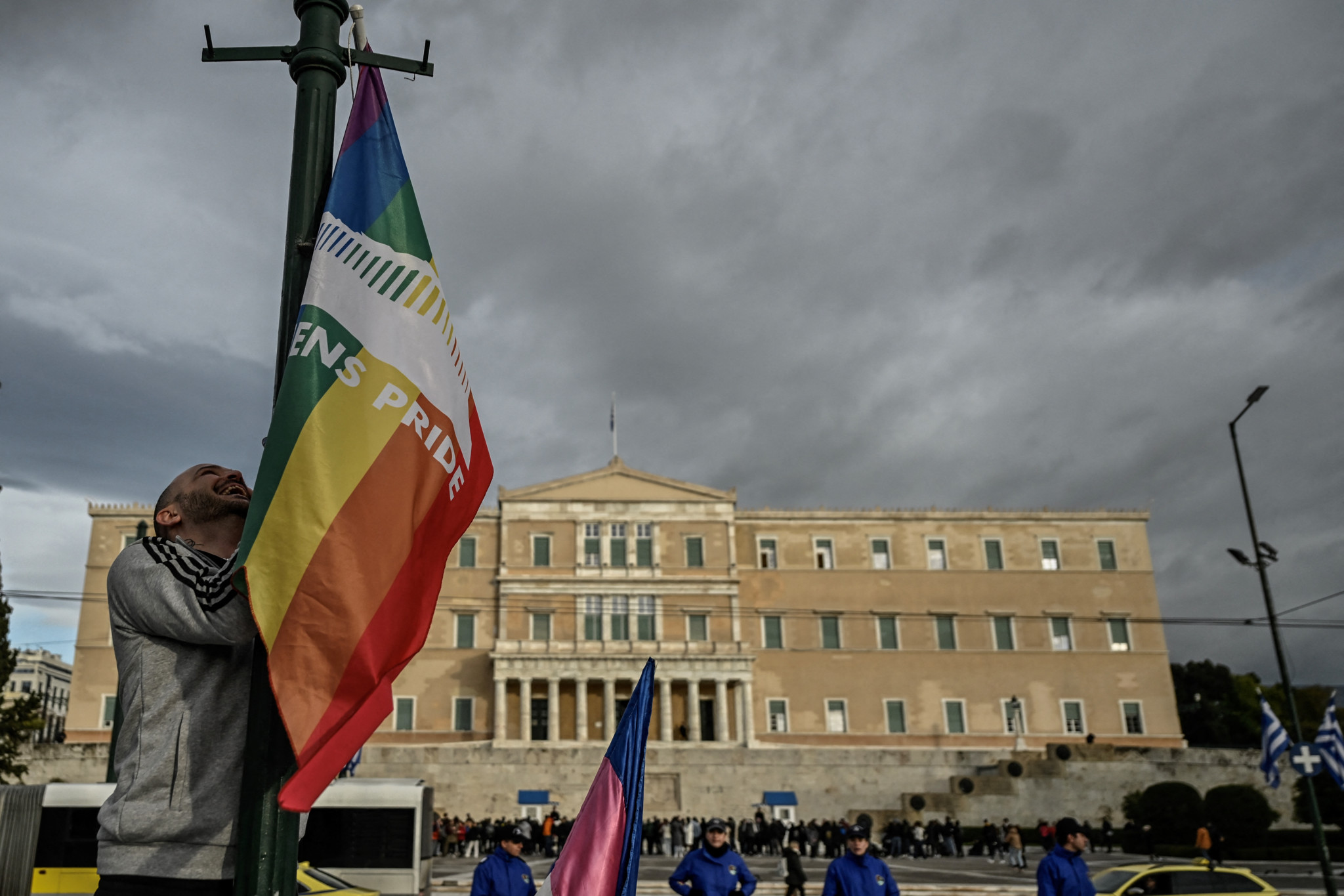 Europe: La Grèce légalise le mariage pour les couples de même sexe