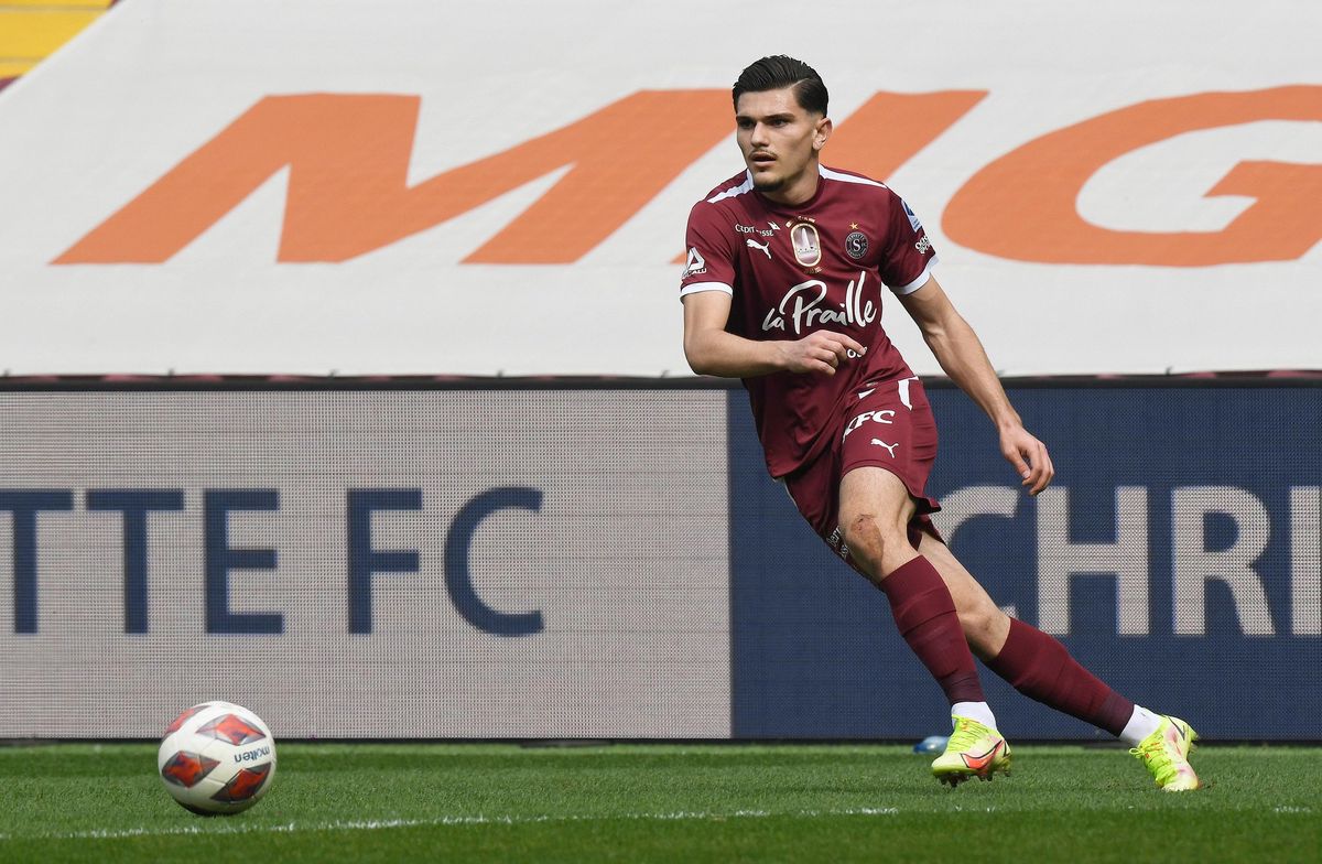 Football: Le mois qui a changé la vie de Valton Behrami | Tribune de Genève