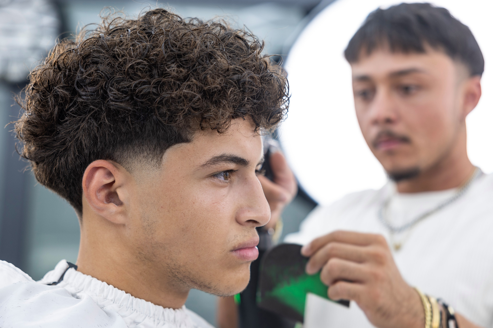 Coiffeur Cheyne Lewin Hofer: Das Geheimnis des Schweizer Tiktok-Stars ...