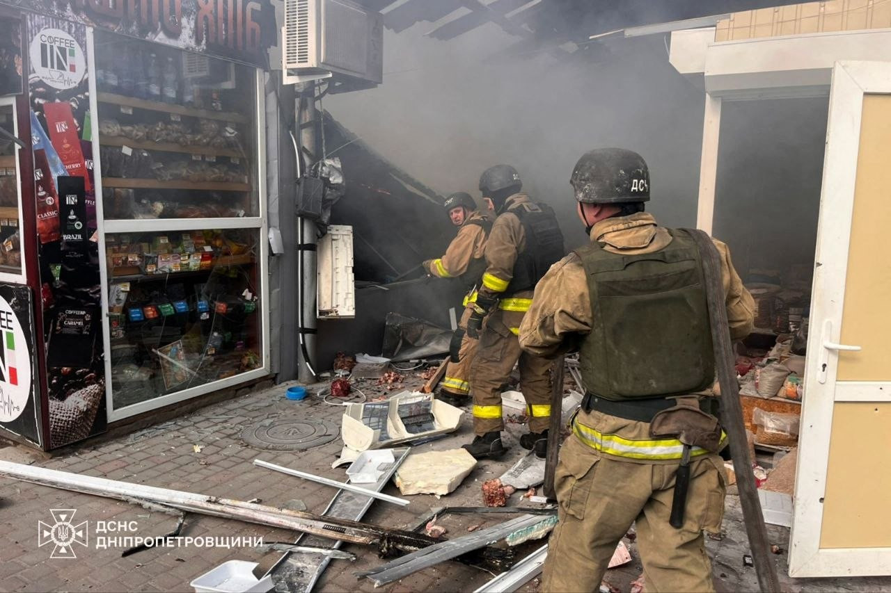 Ukraine: cinq morts dans une frappe russe sur un marché à Nikopol