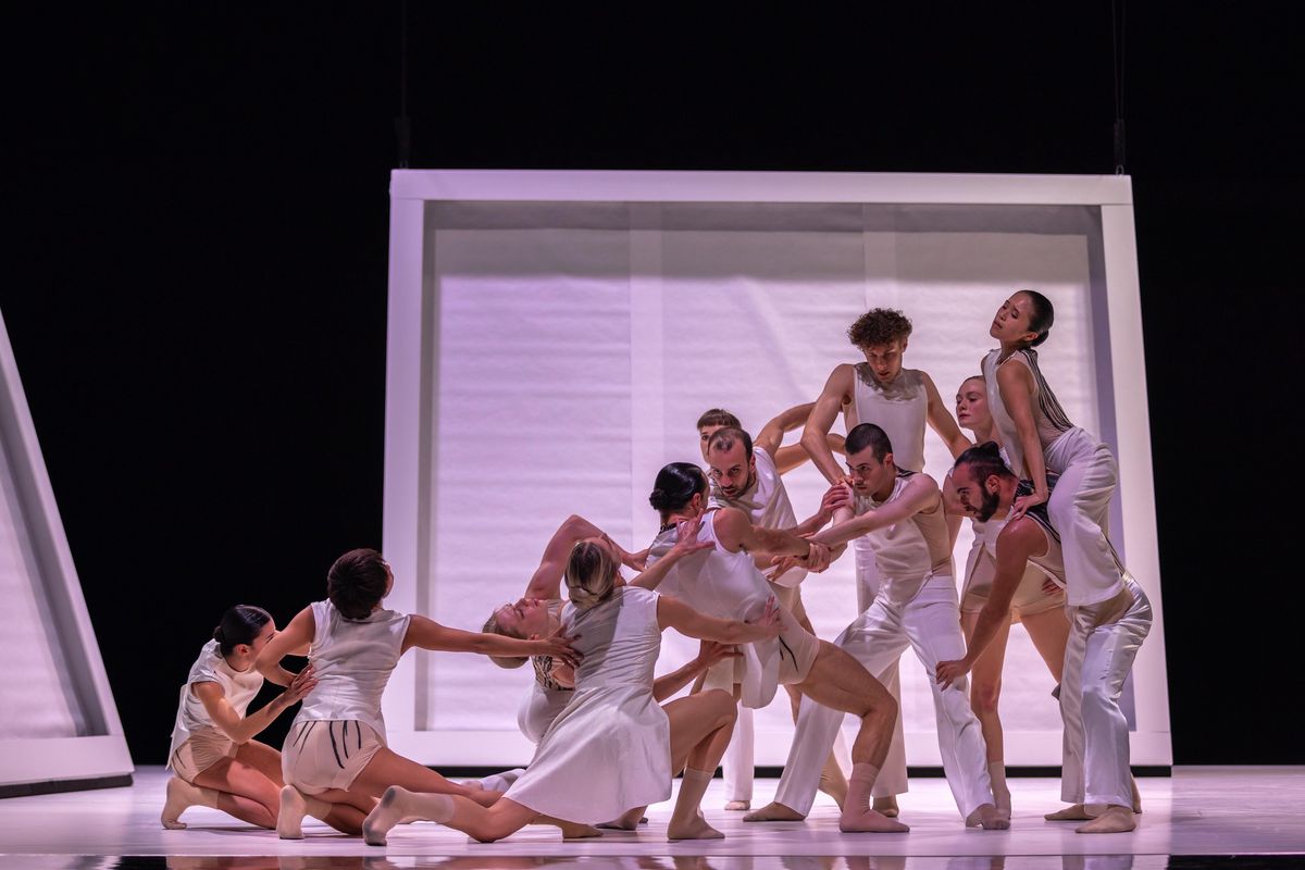 Saisonauftakt von Bern Ballett: Kopfvoran ins Krematorium | Der Bund