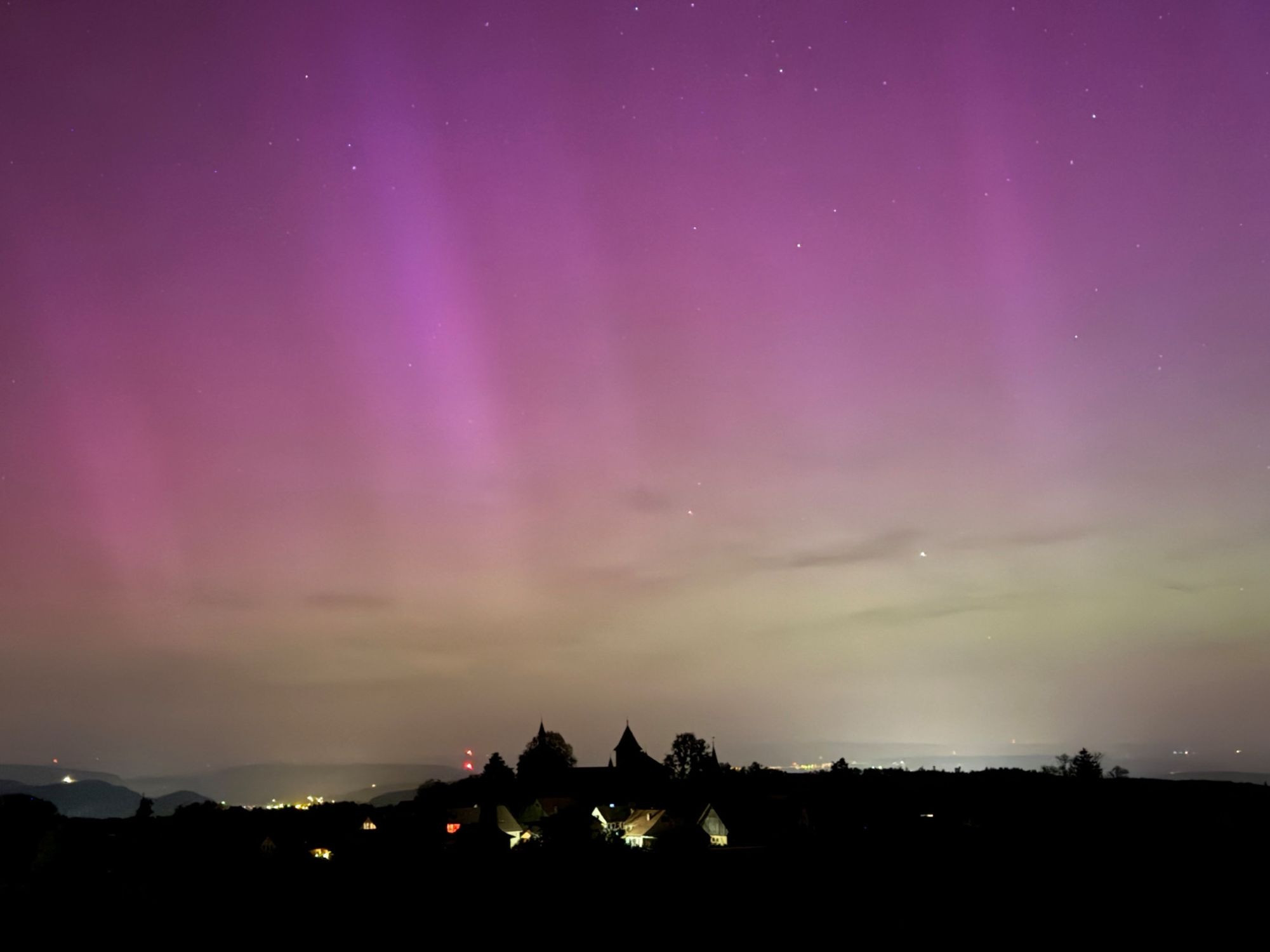Polarlichter Schweiz: Bilder des Sonnensturms über Zürich | Tages-Anzeiger