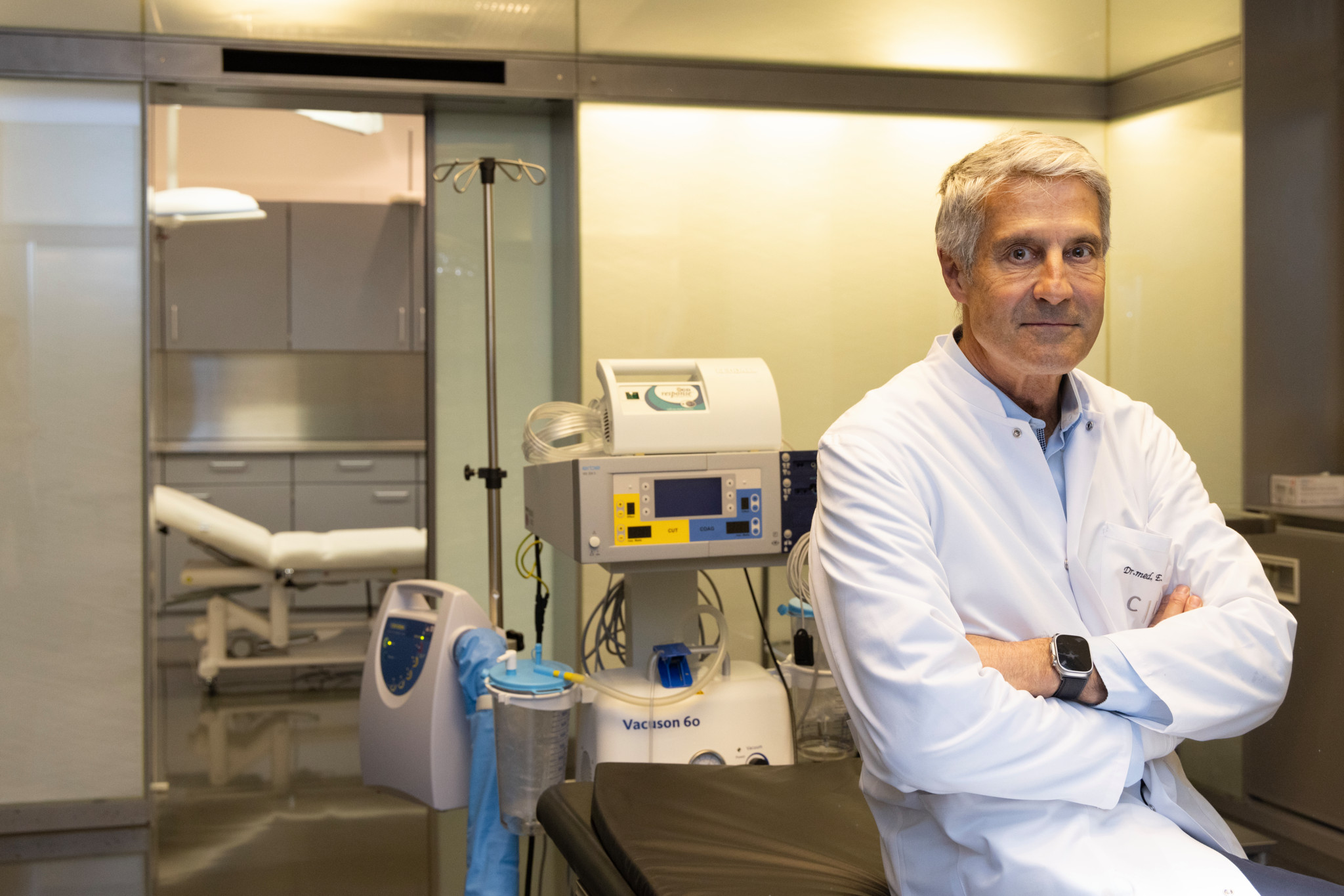 Interview mit Schönheitschirurg: Zürcher Arzt der Schönen und Reichen ...