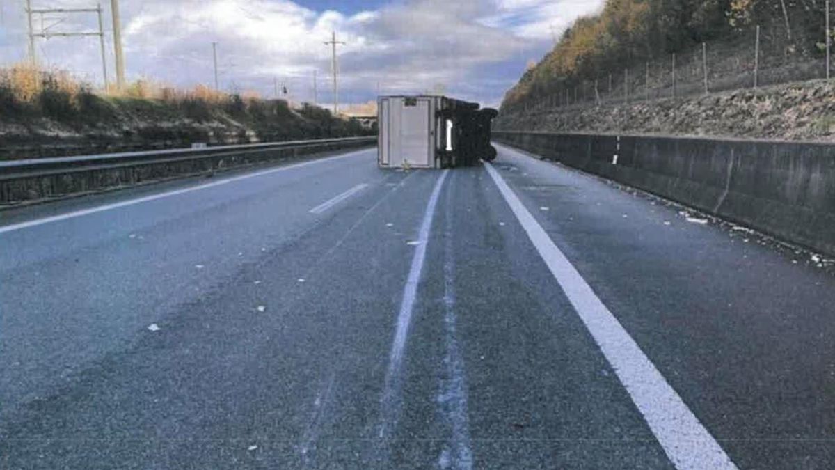 Un accident spectaculaire implique deux camions - Le Matin