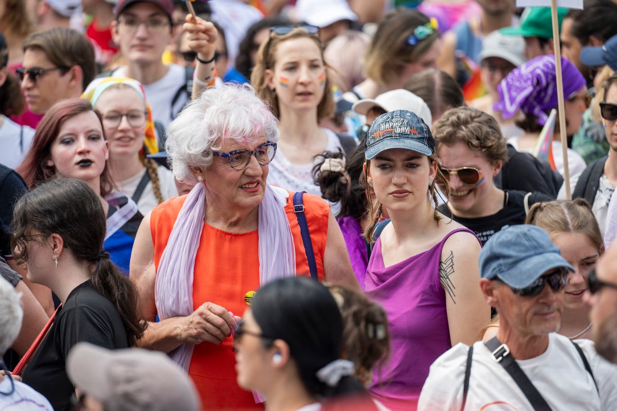 Zurich Pride: Mit fast 70 Jahren ist Heidi Brenner zum ersten Mal an ...