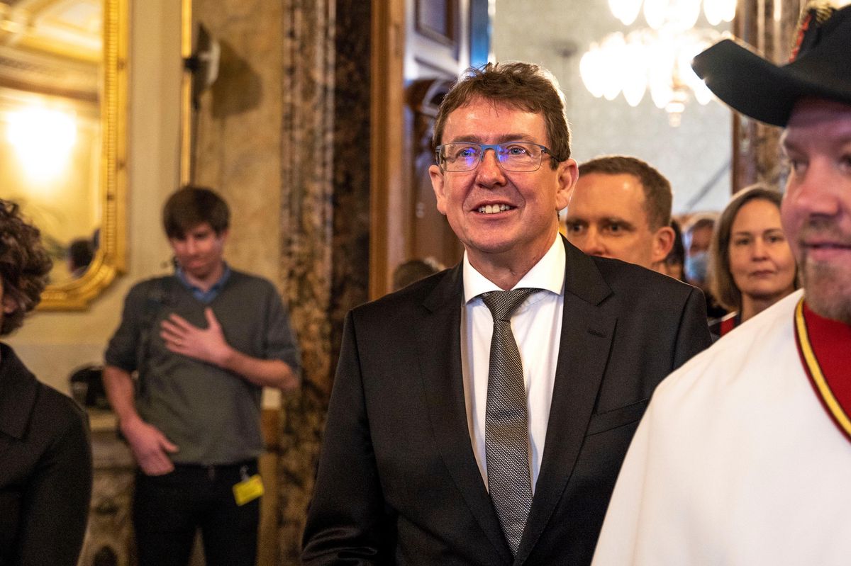 Twitter: Fake-Account von Albert Rösti vermeldet Tod von Adolf Ogi - 20 Minuten