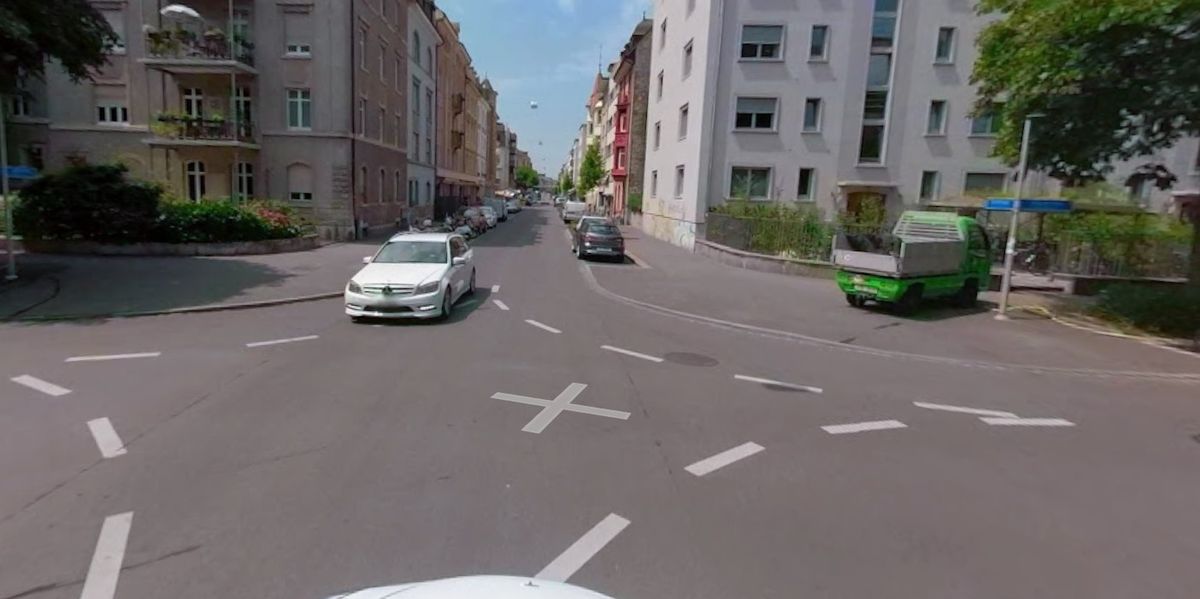 Fahrerflucht in Basel: Auto überschlägt sich im Gundeli