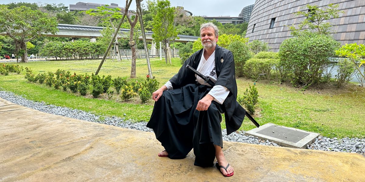 Ausgewandert nach Japan: Ein Professor fast wie ein Samurai | Tages ...