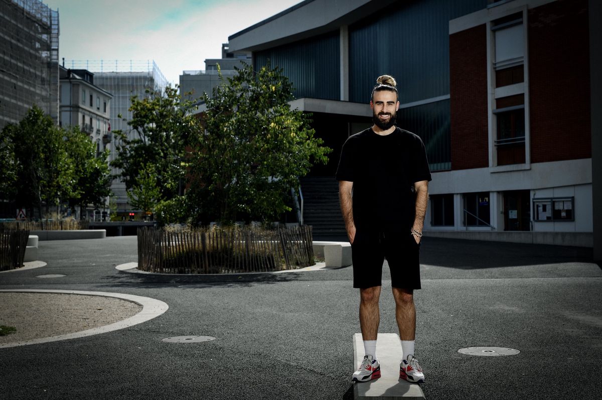 Humour: Kevin Eyer va mettre l’histoire de Genève en boîte | Tribune de ...