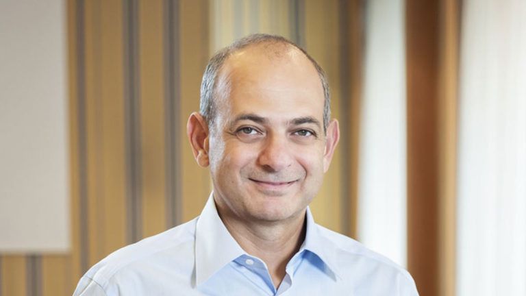 Temenos-VR stärkt CEO Andreades den Rücken – Analyse | Finanz und ...