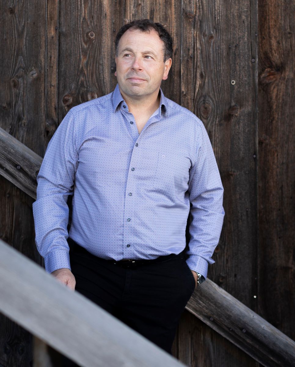 Portrait de Christian Ramuz: Le paysan visionnaire pilote le chantier de la Grange sublime | 24 ...