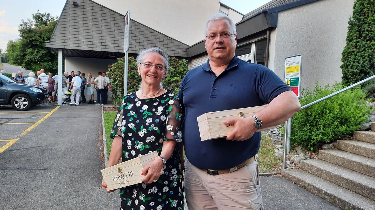 Gemeindeversammlung Nürensdorf : Zwei Gemeinderäte und die Rechnung ...