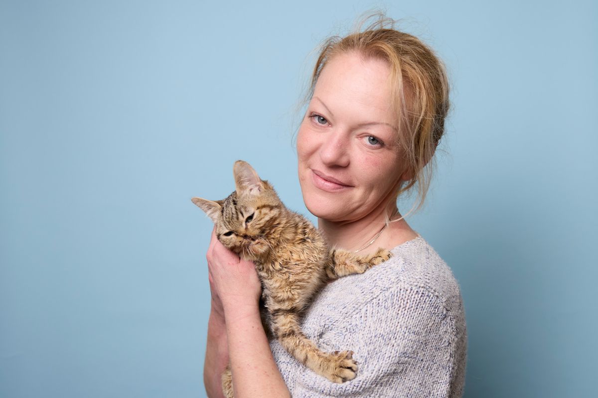 Grâce à Céline, un chaton rescapé goûte à une vie sereine | Tribune de ...