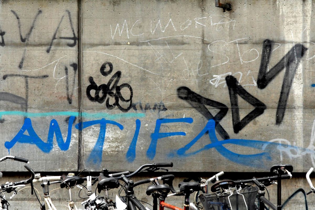 Nach Antifa-Graffiti: Taggerin entgeht Freiheitsstrafe