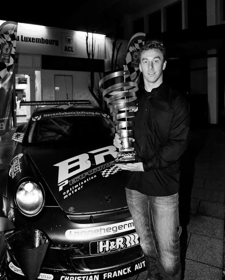 Unfall am Nürburgring : Luxemburger Rennfahrer offenbar aus Porsche ...