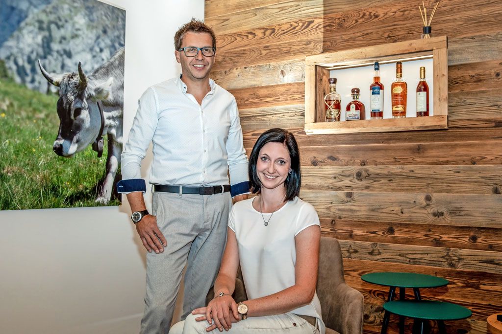 Pferde im Stall, Murmeli an der Wand | Berner Zeitung