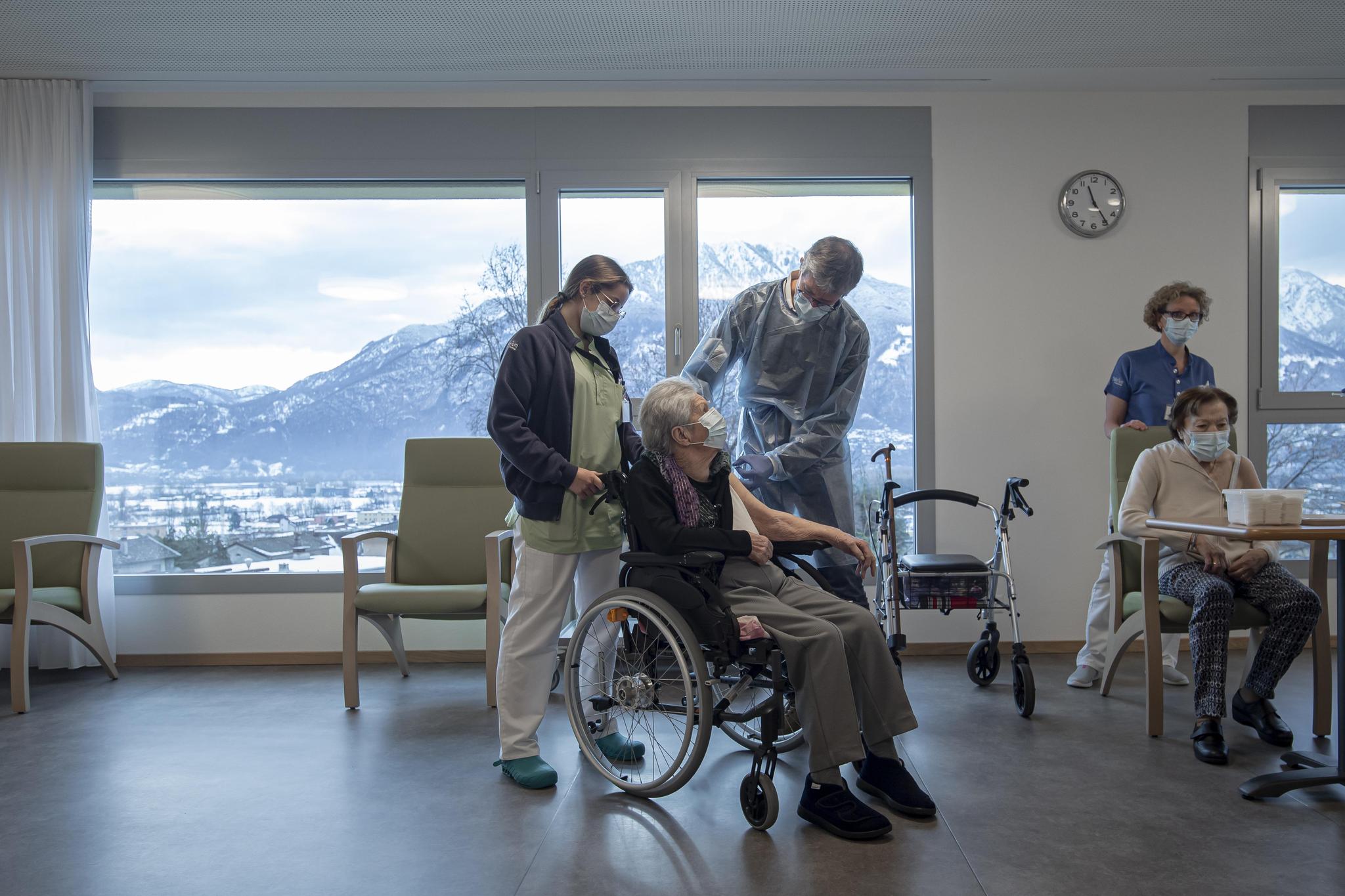 Analyse zum Impfplan – Warum die Schweiz ab Sommer einen Impfstopp ...