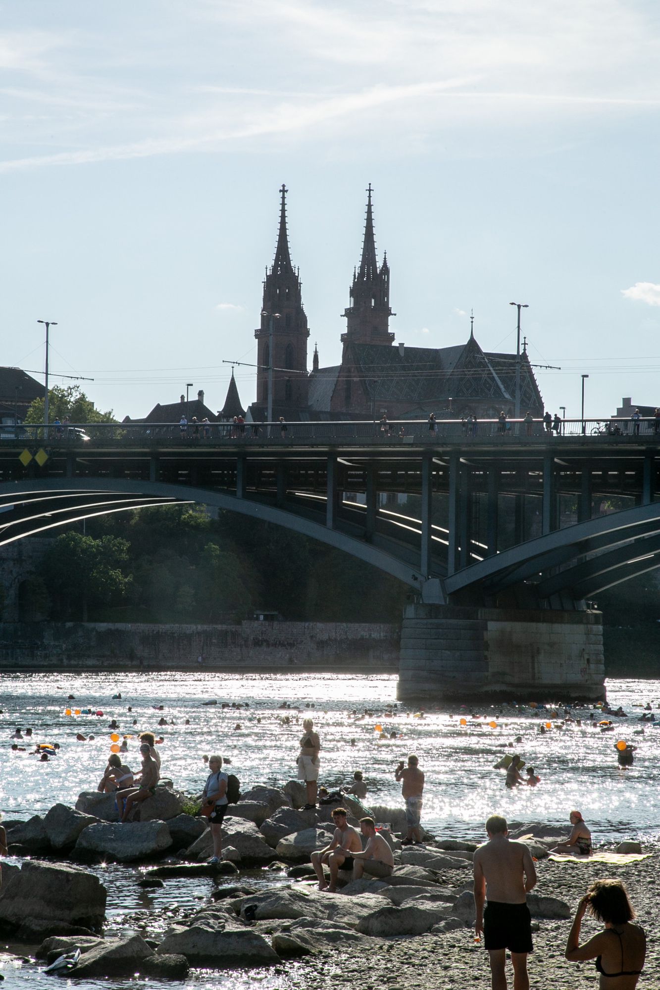 Prächtiges Basler Rheinschwimmen: Fast 5000 Menschen schwimmen bei ...