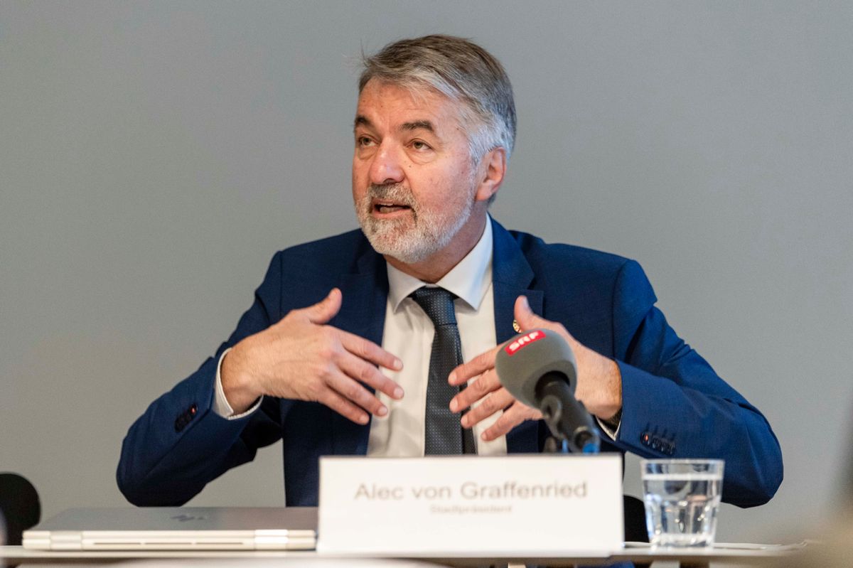 Loubegaffer: Alec von Graffenried tritt in Kirche Wohlen auf | Berner ...