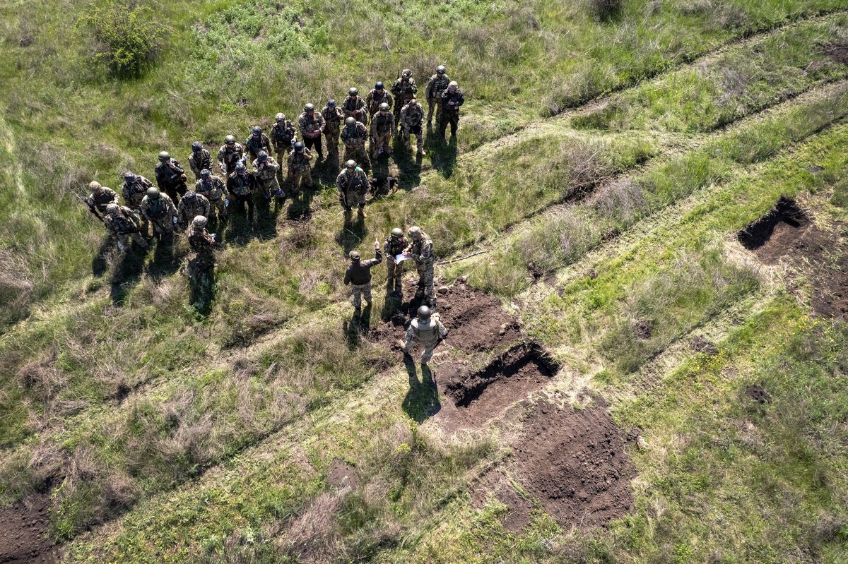 Wolodimir Kiselow: Ukrainischer Hauptmann bleibt zum Schutz seiner ...