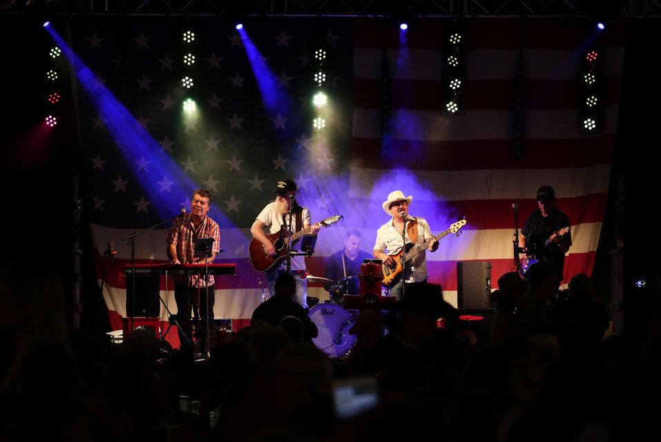 Drei Bands spielten am kleinen Jubiläum der Rednecks-Night | Zürichsee ...