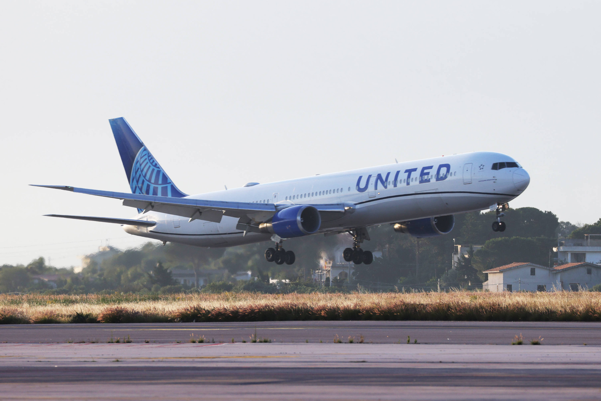 United Airlines: un ordinateur tombé en soute force un demi-tour