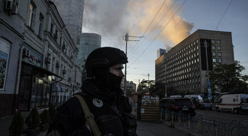 Guerre en Ukraine: Le centre de Kiev attaqué par des drones kamikazes ...