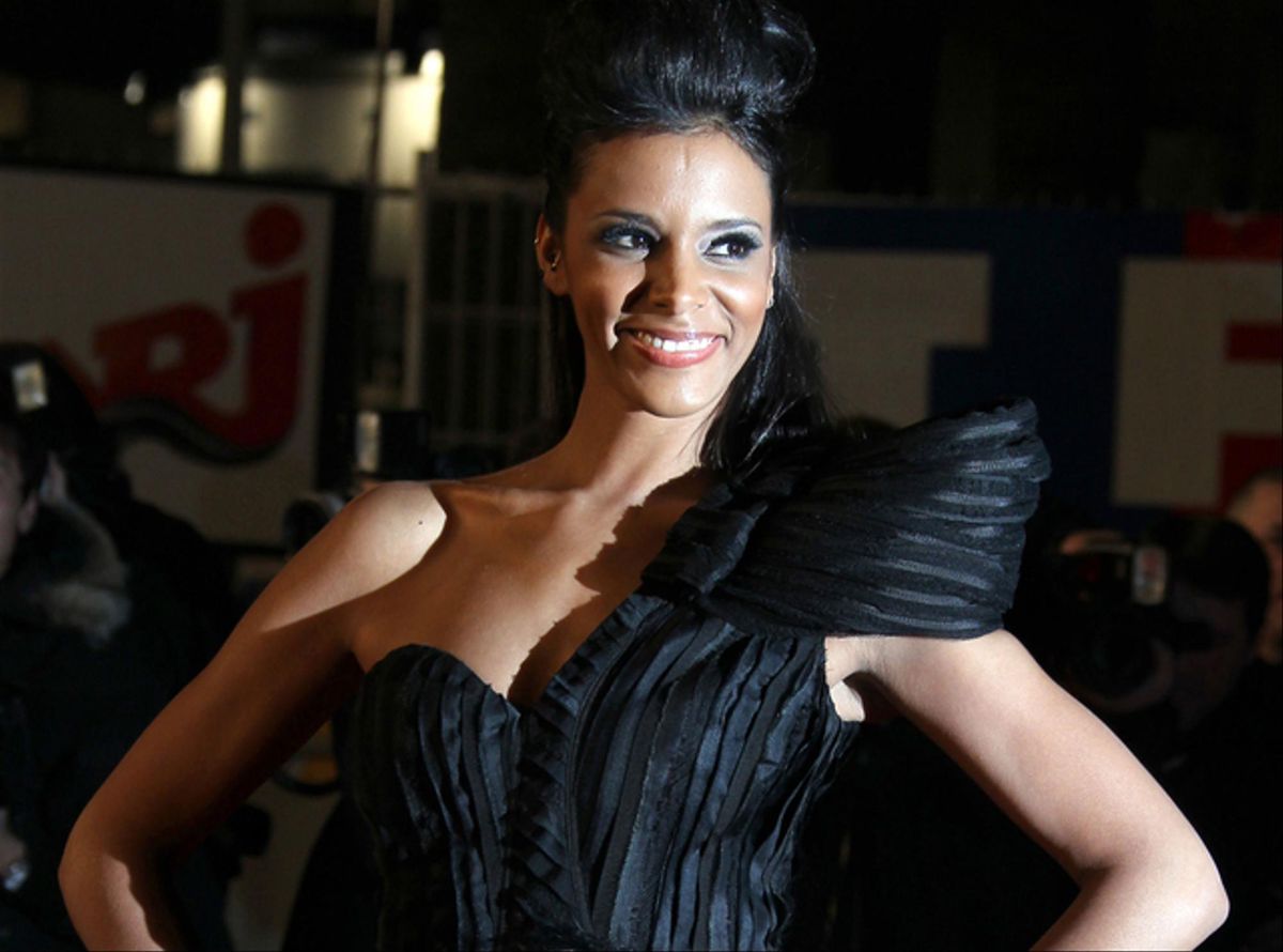 La chanteuse Shy’m est enceinte et l’annonce dans son nouveau clip