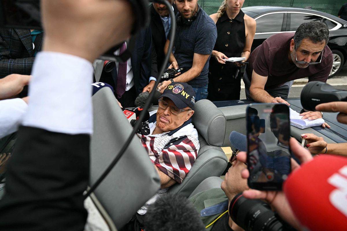 Donald Trump: Ex-Anwalt Rudy Giuliani erscheint in Mercedes