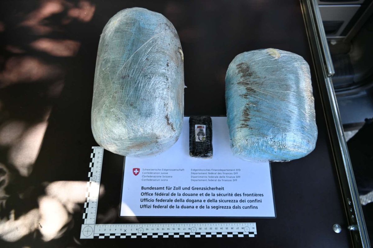 Il prend le bus avec près de 2 kg de marijuana et du haschich - Le Matin