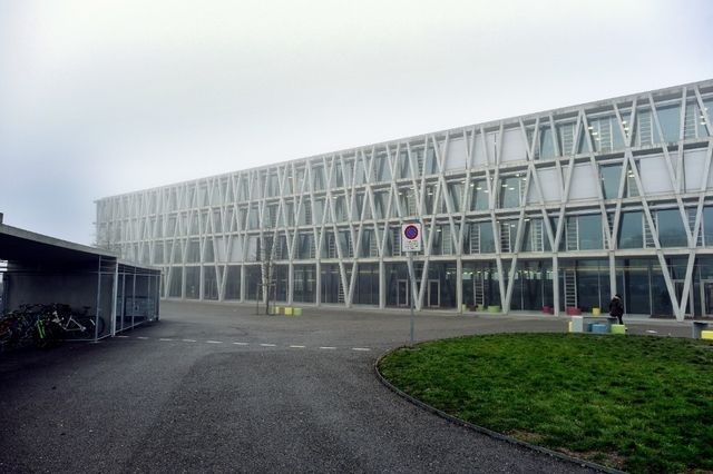 Au Cycle de Drize, les élèves font leur retenue à la maison | Tribune ...