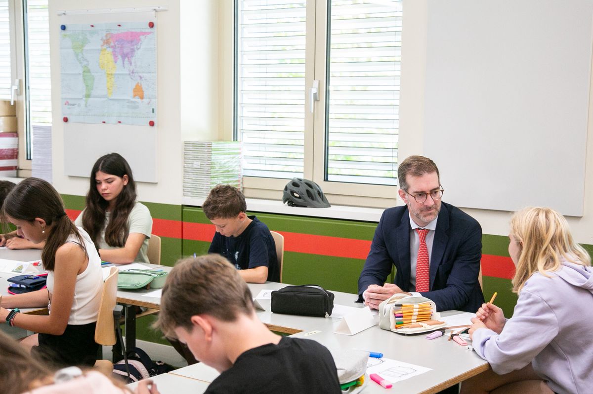 Erste Schulstunden: Handyfrei: Neue Sekschule Rosental startet ins Schuljahr | Basler Zeitung