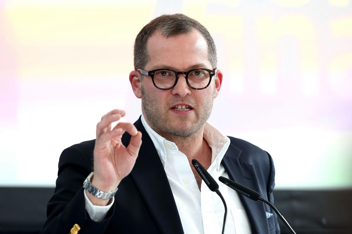 ICE-Zugfahrt: Früherer «Bild»-Chef Julian Reichelt (42) fährt ohne ...