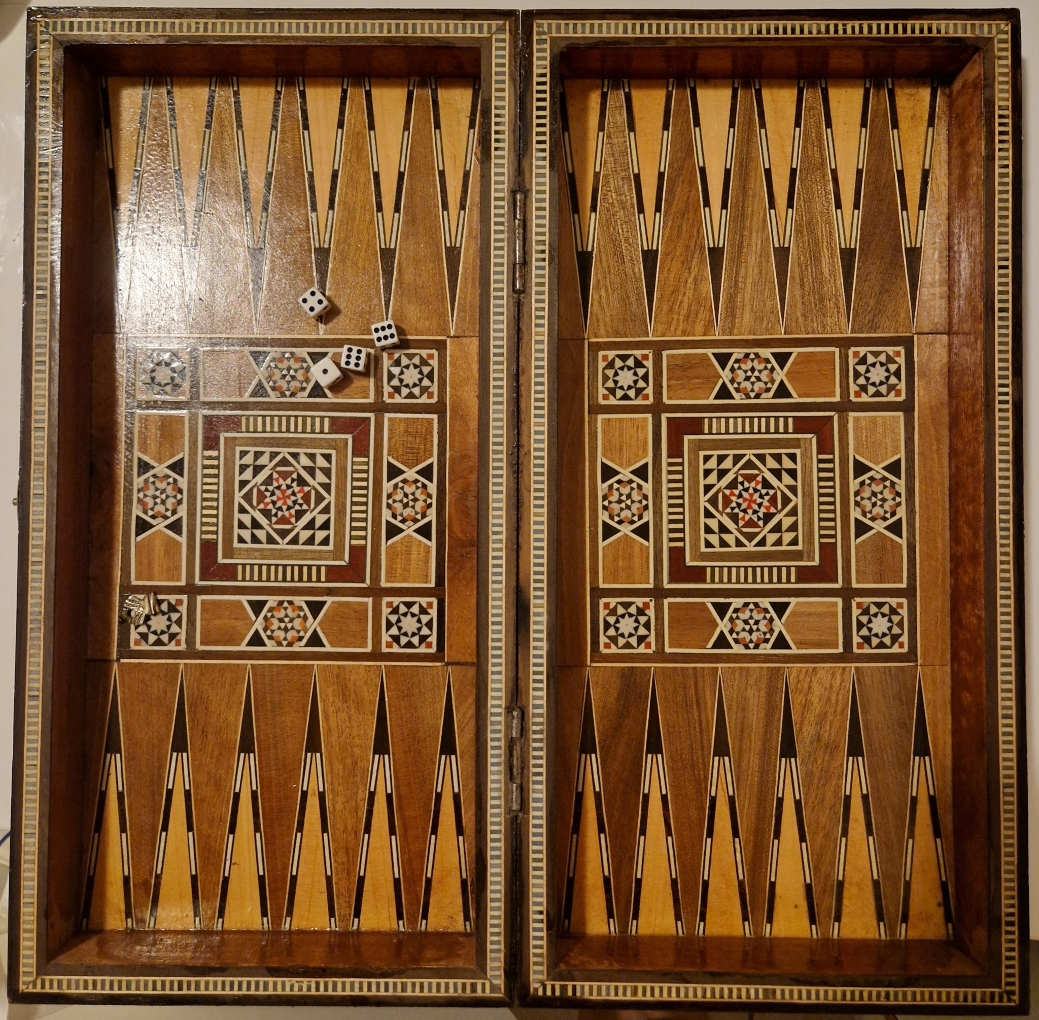 Expertise: la valeur de cet échiquier et jeu de backgammon