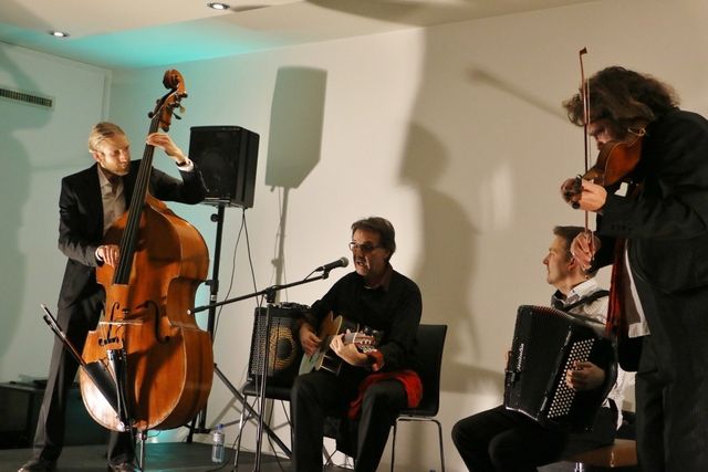 Gipsy-Band Kosh taufte neue CD | Berner Zeitung