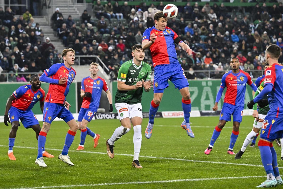Alles zum FCB-Spiel in St- Gallen: Zwei Elfmeter und eine Rote Karte ...