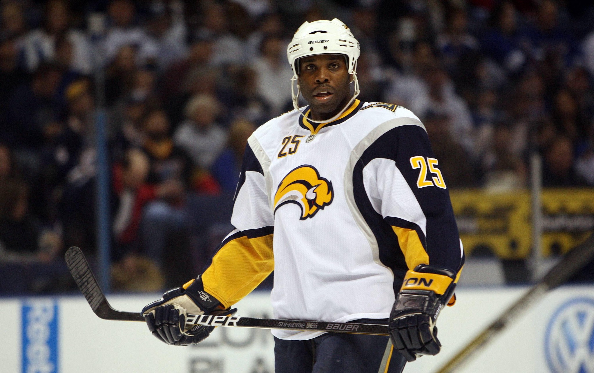 Hockey sur glace: Mike Grier premier directeur général noir en NHL - Le ...