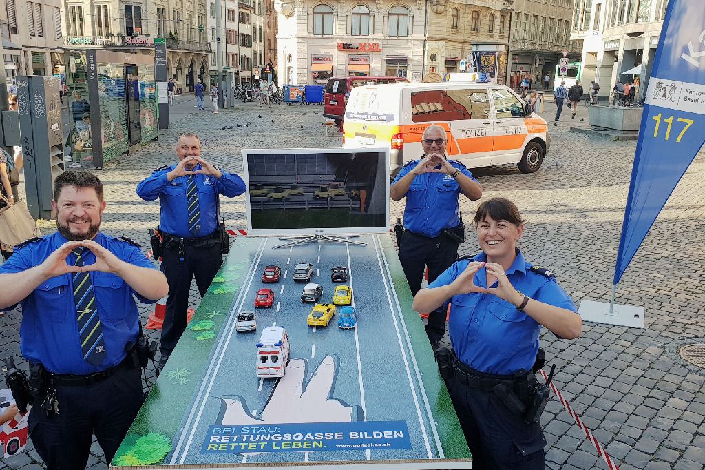 «Project EDWARD»: Standaktion der Basler Polizei | Basler Zeitung