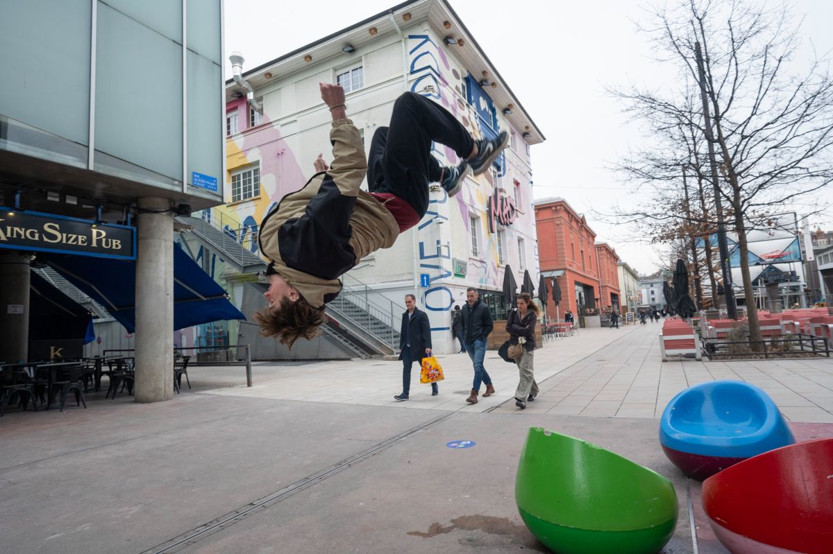 Parkour: Dorian Charnaud saute sur les toits et brille sur Instagram ...