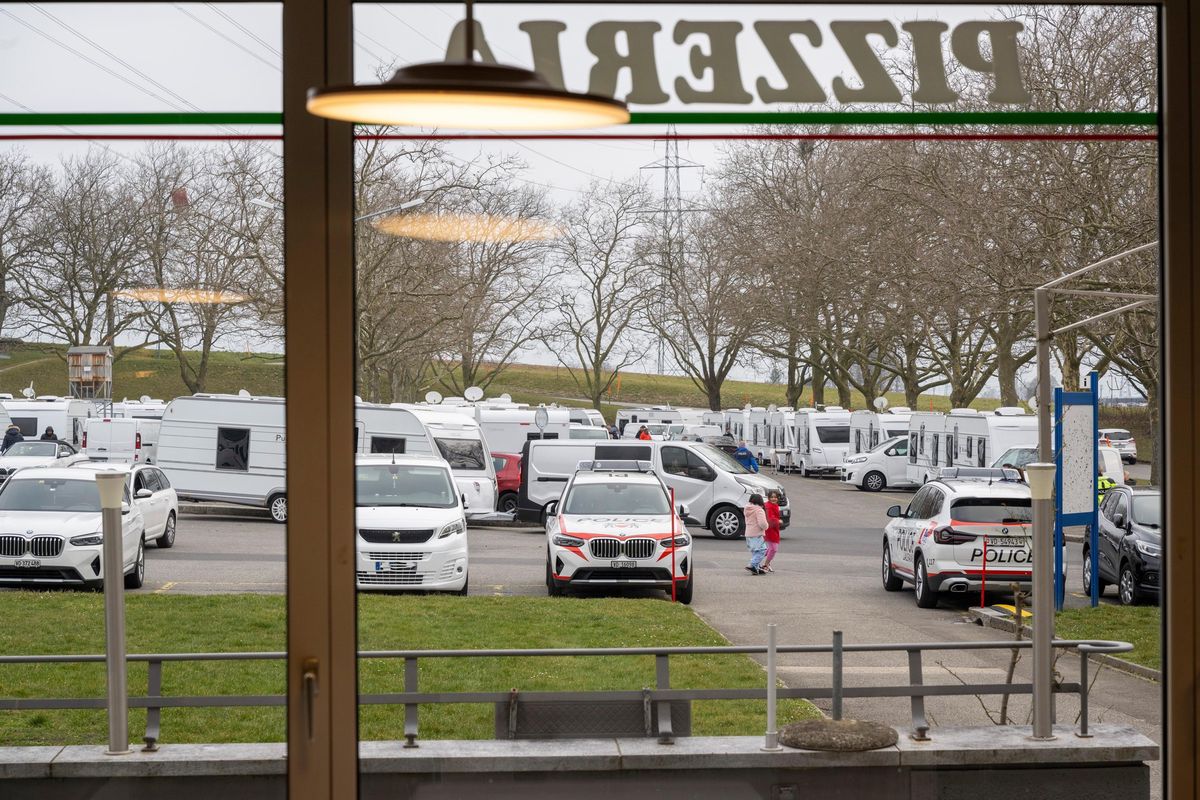 Tension autour d’un convoi: Le jour d’errance des gens du voyage dans ...