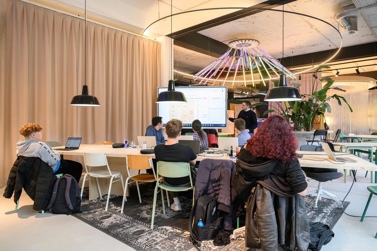 ICT-Learnfactory: «Es darf hier nicht nach Schule aussehen» | Der Bund