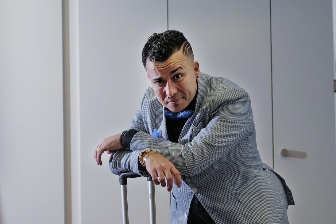 Portrait d’artiste: Antoine Maulini, des éclats de rire plein la valise ...