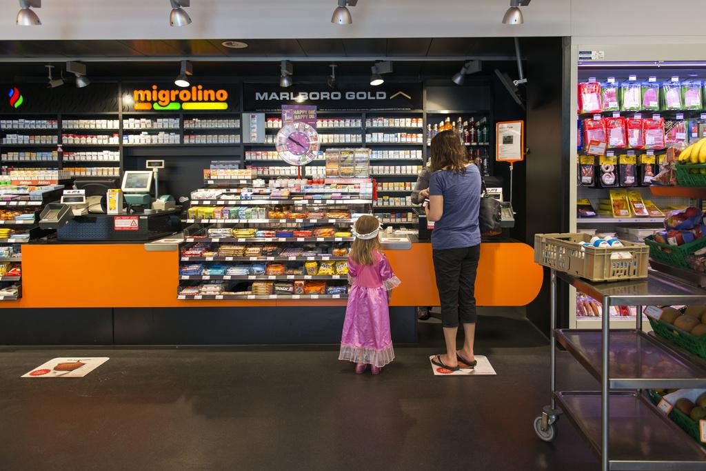 Geld aus 70 Migrolino-Läden: Scharfe Kritik an Migros-Geschäften mit Kriegstreibern aus ...