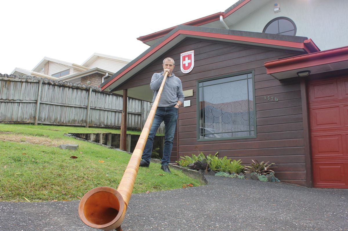 Plötzlich rannten ihm die Landsleute die Bude ein | Der Bund