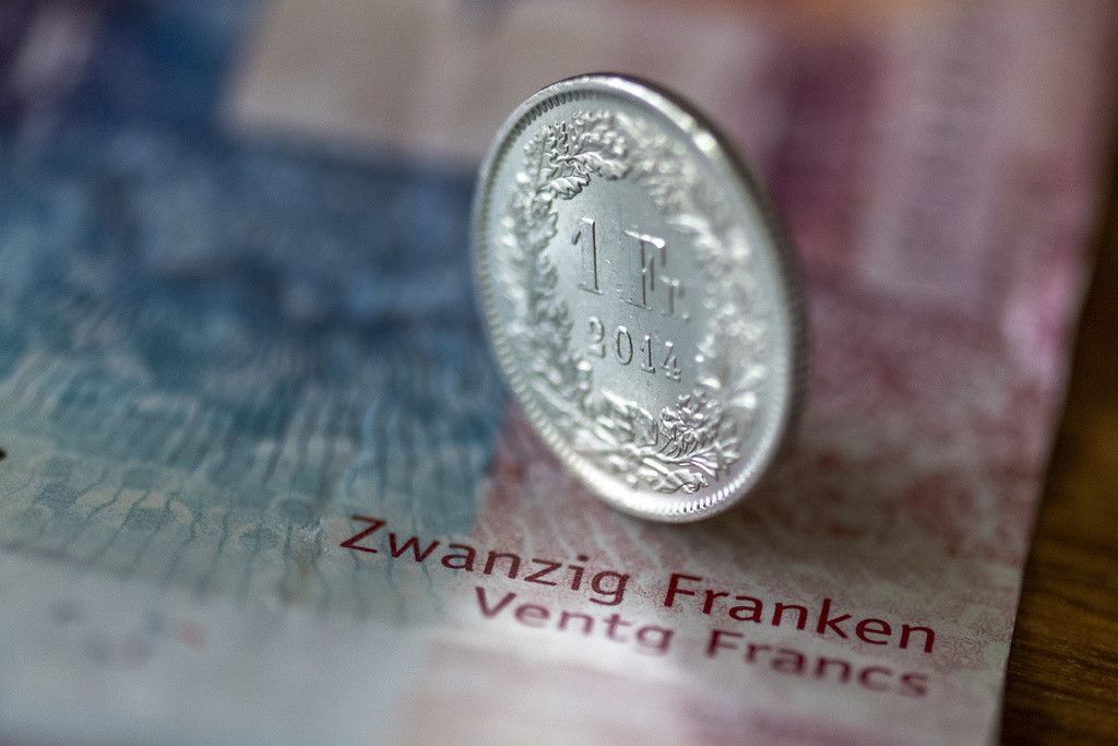 Währungen: Franken fällt auf tiefsten Stand seit Dezember