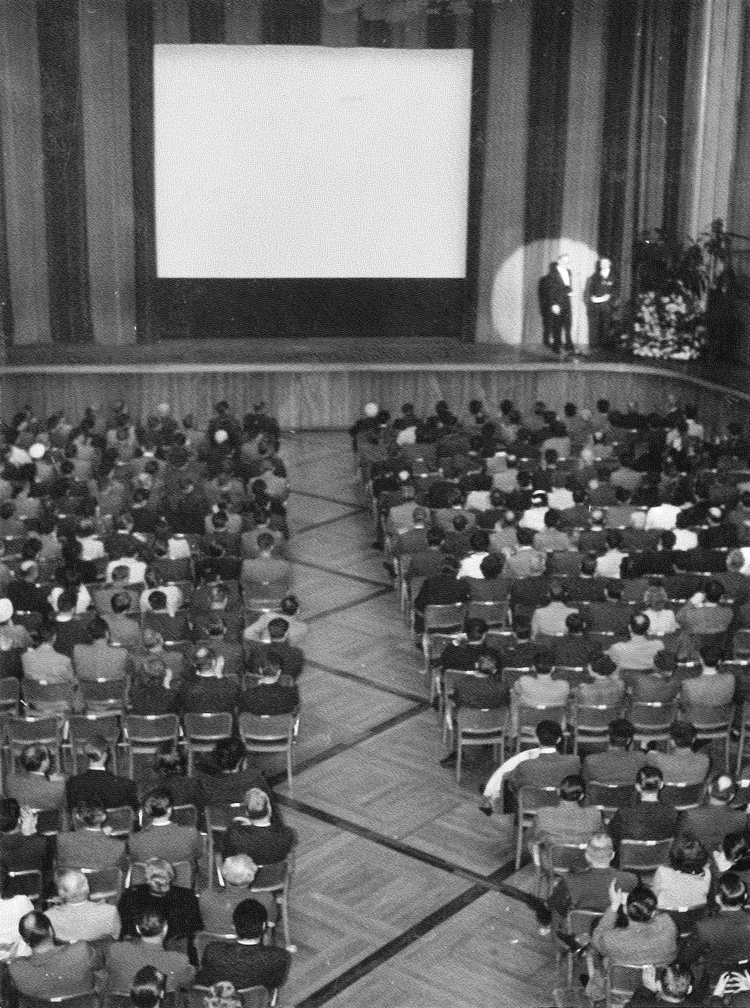 Zoom: Nudistenfilme von Werner Kunz: Reizvolle Streifen | Berner Zeitung