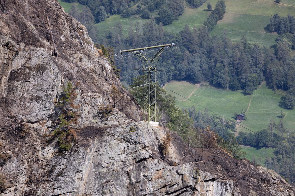 Ermittlungen nach Waldbrand von Bitsch : Kurzschluss bei Stromleitung ...