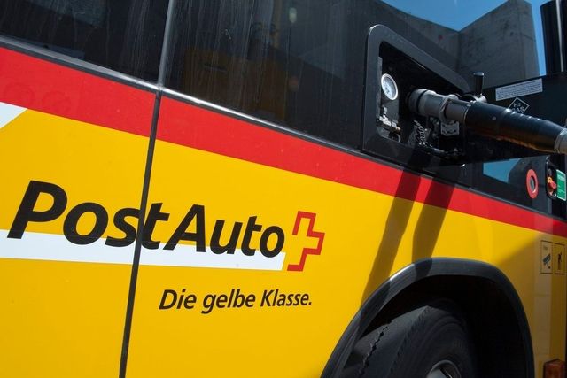 Mehr Platz für Postautos | Zürcher Unterländer